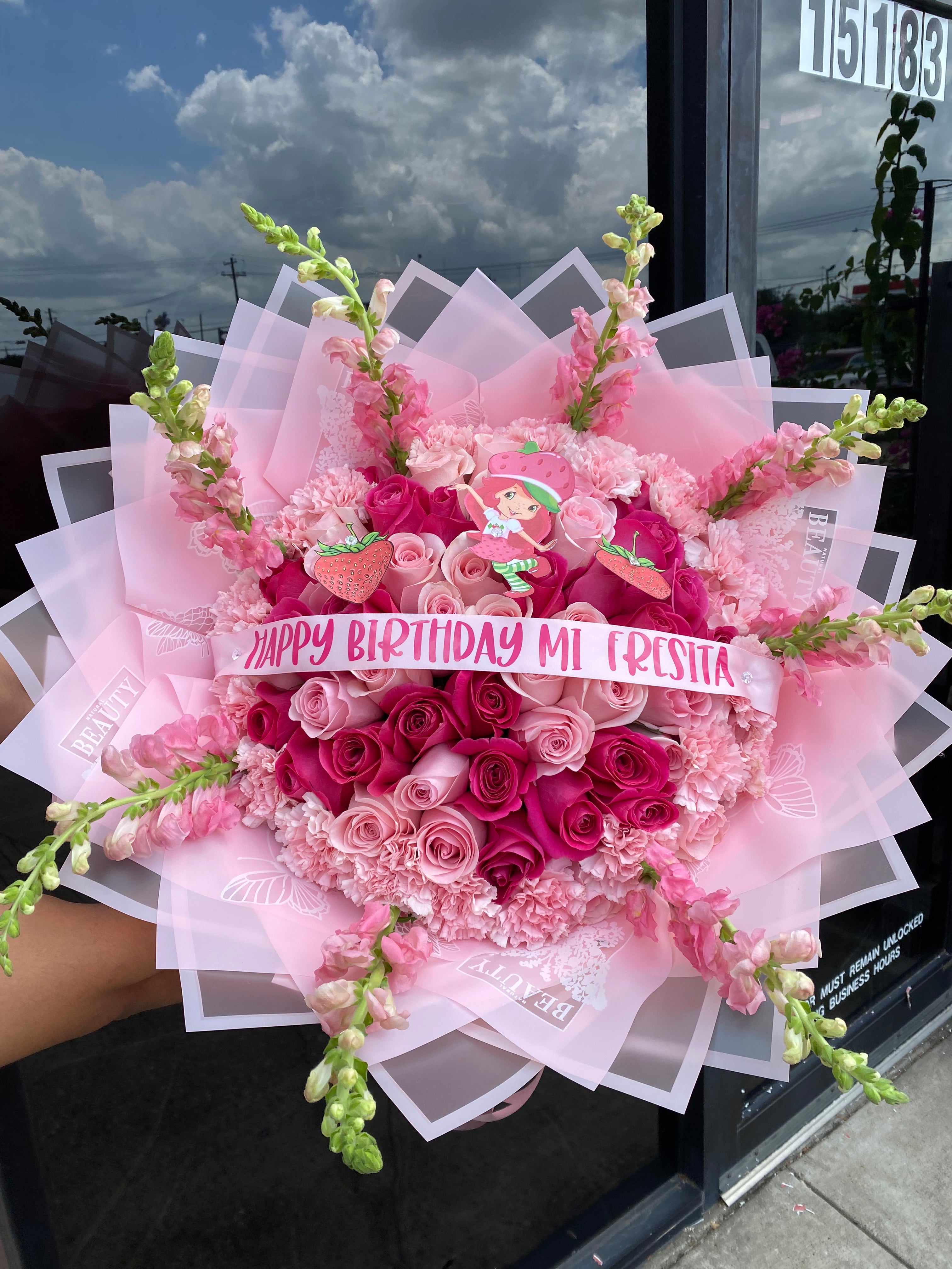 50 Rose Fresa bouquet 🍓 – bouquetsbyrubyhtx