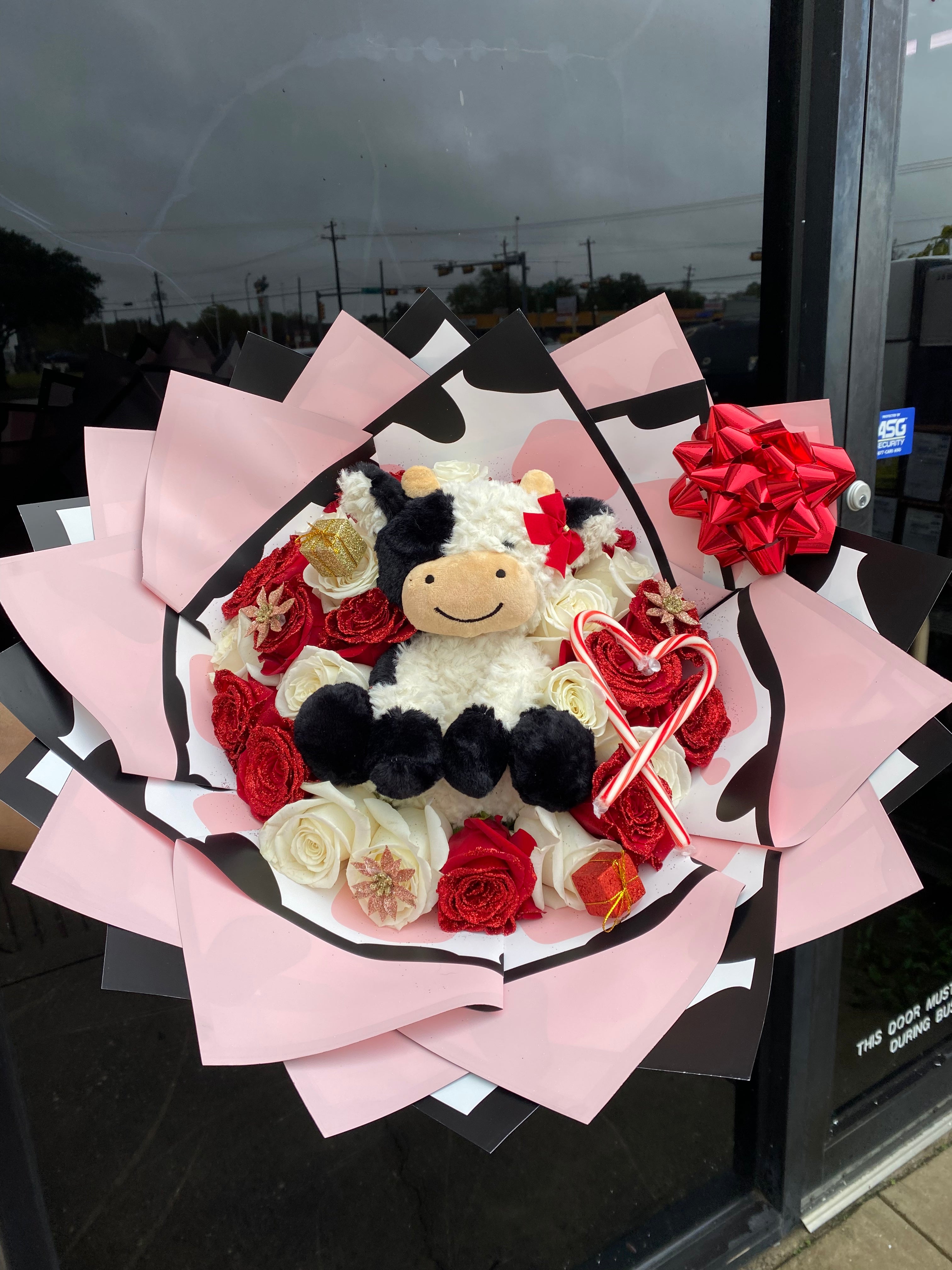 24ct Vaquita Christmas with glitter bouquet 🐮🎄 – bouquetsbyrubyhtx